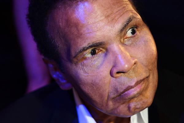 Muhammad Ali vuelve al hospital - La Nueva Radio YA