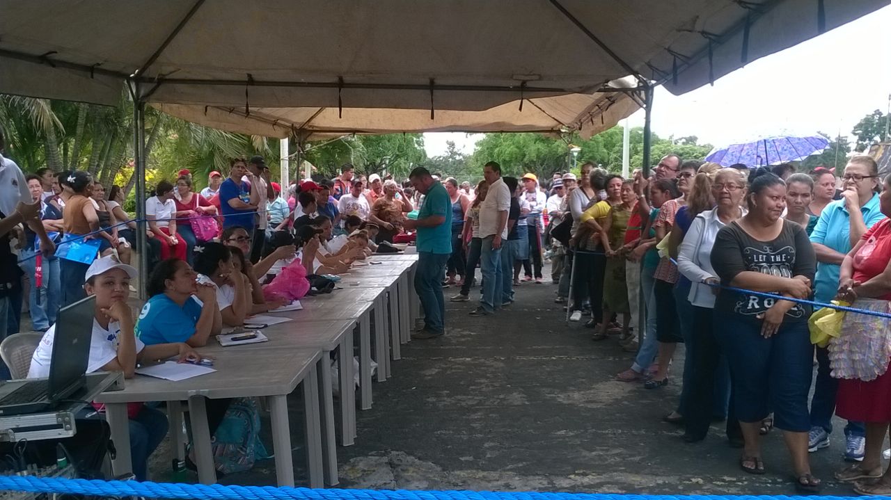 IV entrega de Planes Techos en el Distrito 2 de Managua - La Nueva Radio YA