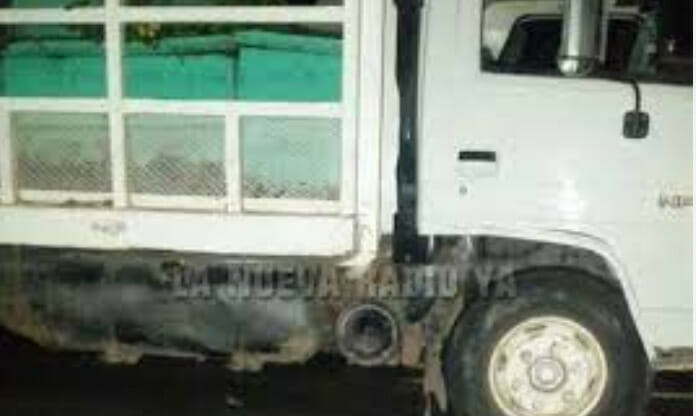 Pareja en moto sufre severas lesiones al evitar colisión con camioncito cerca de juzgados de ...