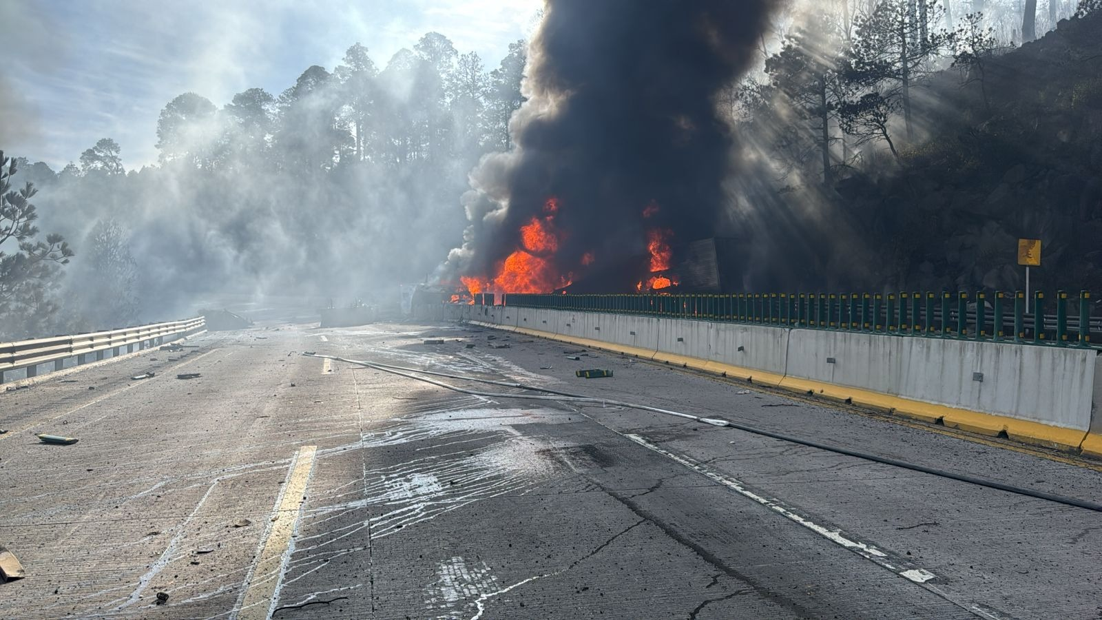Tragedia en México: Pipa de gas explota causando 6 muertos y 4 heridos - La Nueva Radio YA