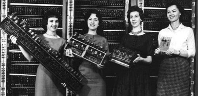 La verdadera historia de la ENIAC: La primera computadora del mundo ...